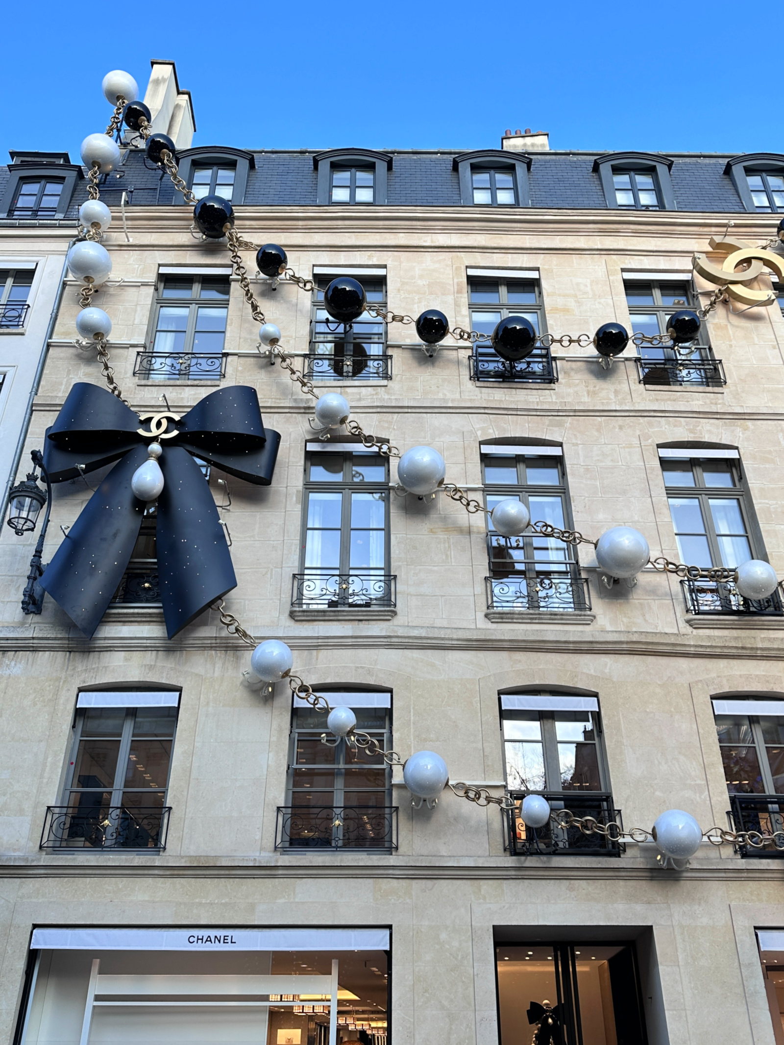 The Best Christmas Photo Spots in Paris - wit & whimsy